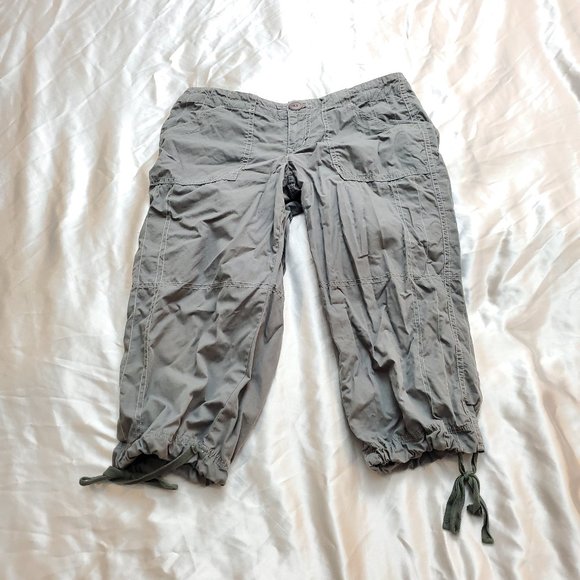 SO | Pants & Jumpsuits | Vintage Y2k Green Khaki Utility Capris Guc ...